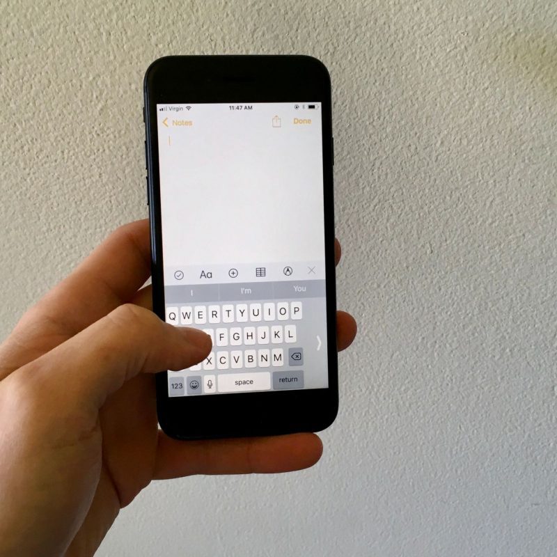 How Do I Turn On The One-Handed Keyboard On An iPhone? The Fix!